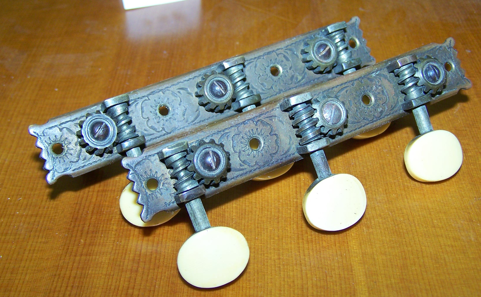 Steven Kovacik-Luthier"